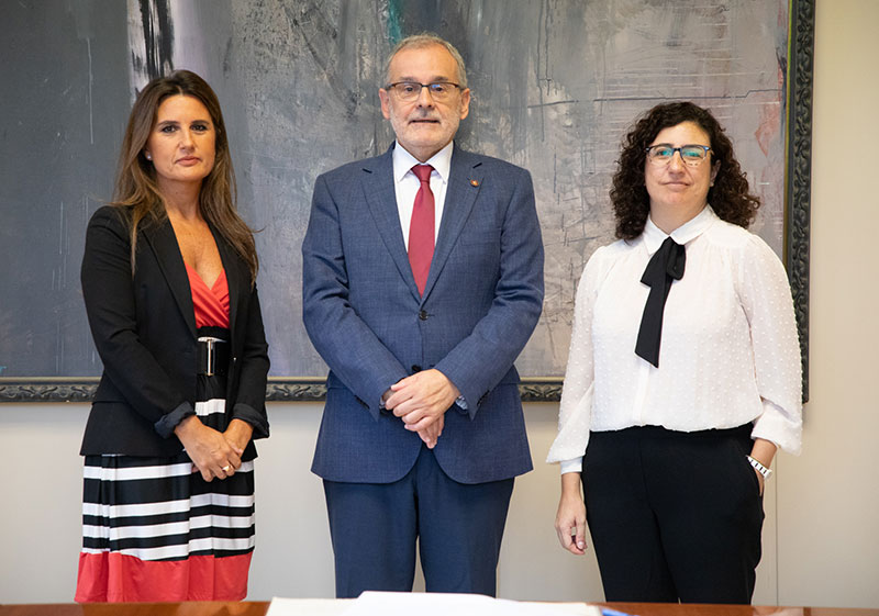 News Alicia Calderón toma posesión como profesora titular de ...